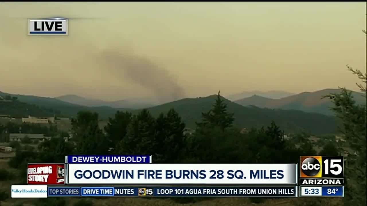 Goodwin Fire burns 18,000 acres: 1% contained, towns evacuated - YouTube