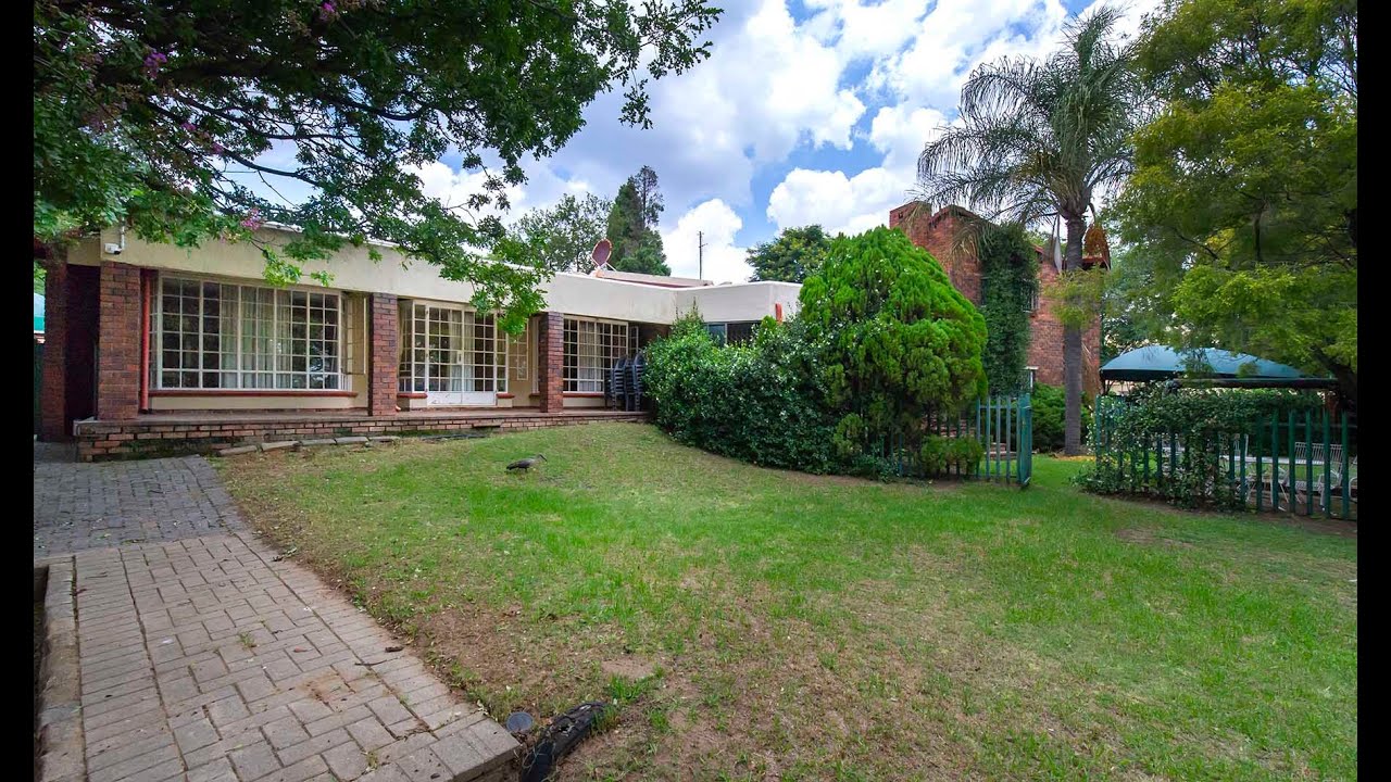 Family home or nursery school in Gallo Manor. Lew Geffen | Sotheby's ...
