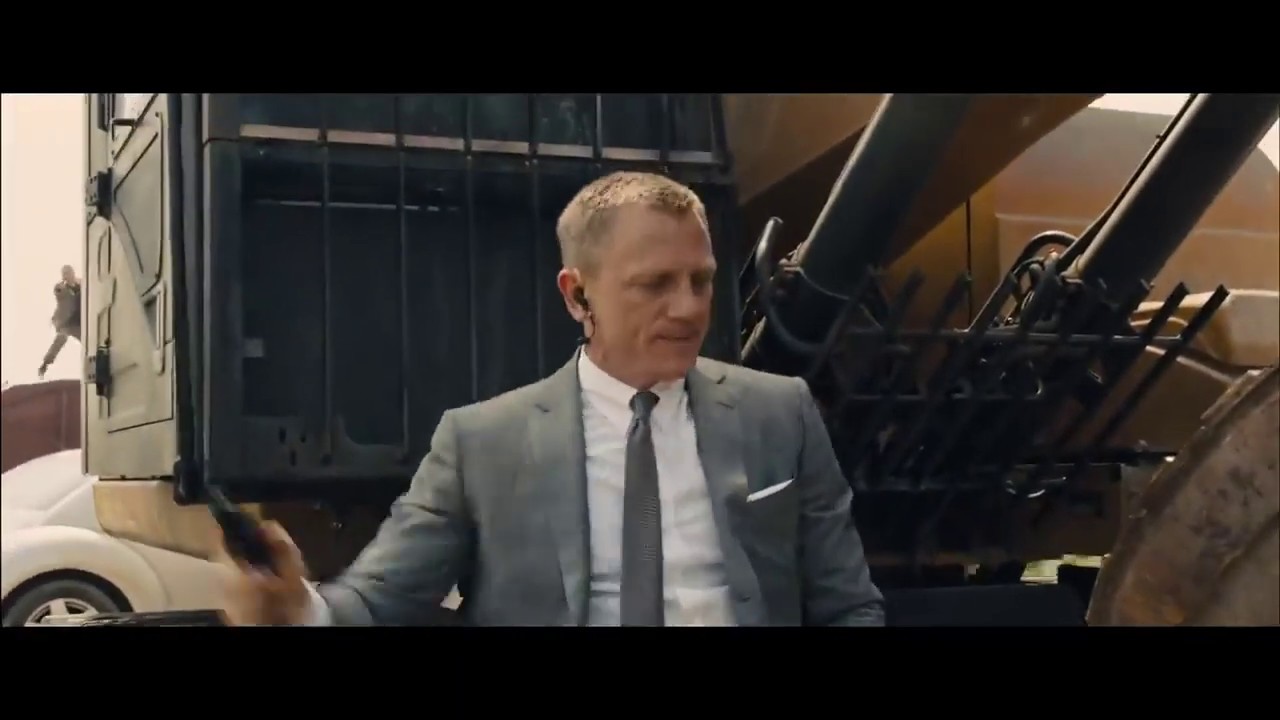 Jemse bond Skyfall movie Opening Scene Train Fight - YouTube