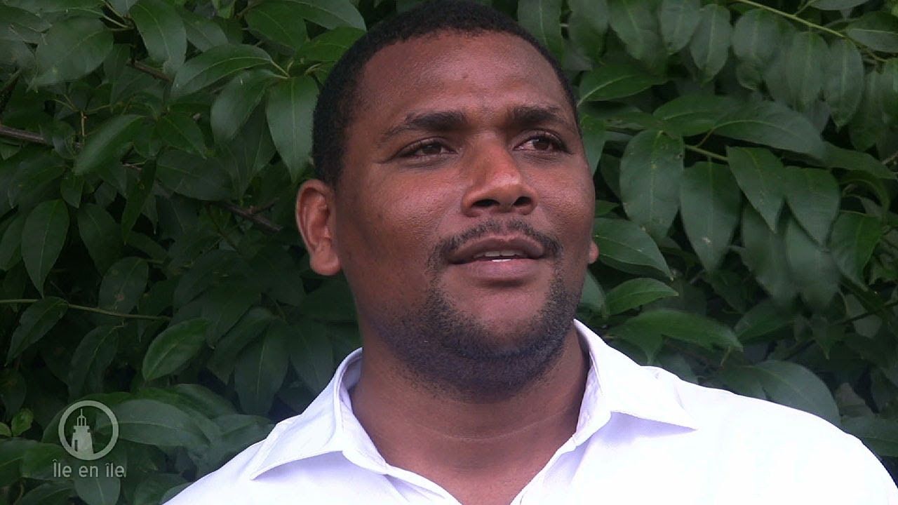 Jean-Marc Rosier, 5 Questions pour Île en île - YouTube