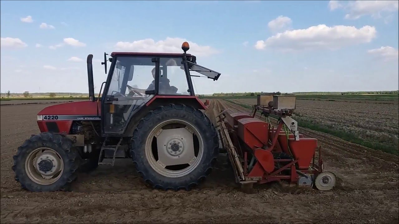 ☆Gaspardo 510☆ Case 4220 🚜 Ursus 4512 🚜 Sjetva kukuruza 2016 ®️ - YouTube