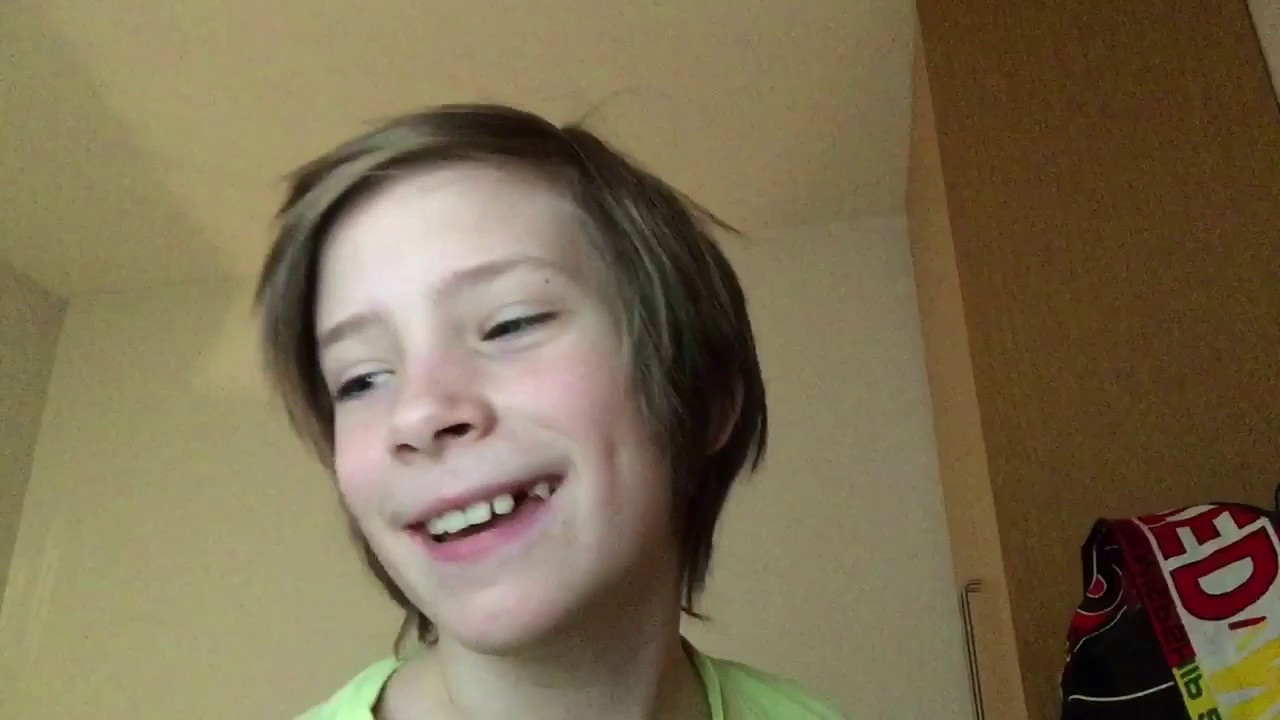 SIRI IS BORING !!!!!!!!!! - YouTube