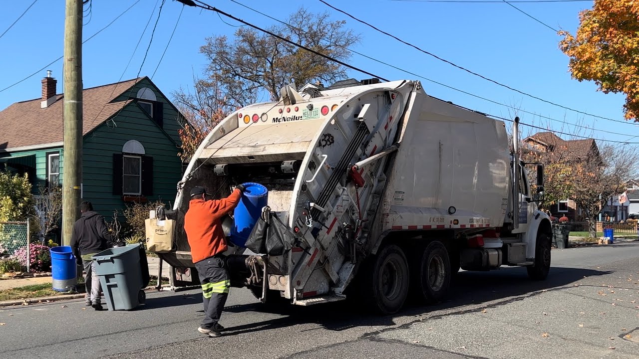 Seaside Waste Services-McNeilus Rear Loader Garbage Truck on Manual ...
