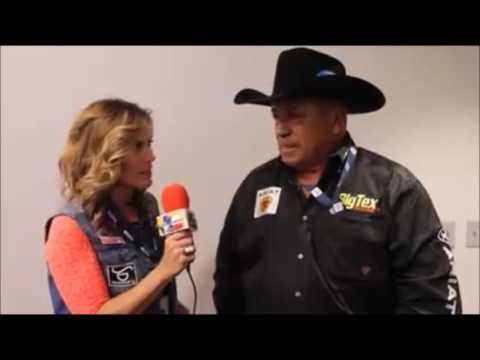 Bonnie Hay catches up with Julio Moreno PBR Finals 2016 - YouTube