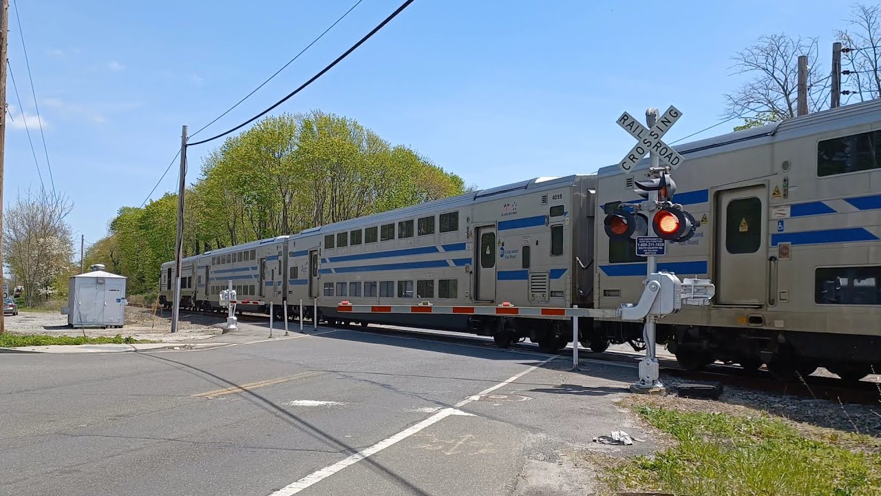 LIRR 409 Double Decker Train (2706) - S Country Rd Railroad Crossing ...
