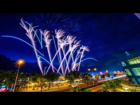 MOA fireworks display in celebration of National Heroes Day - YouTube