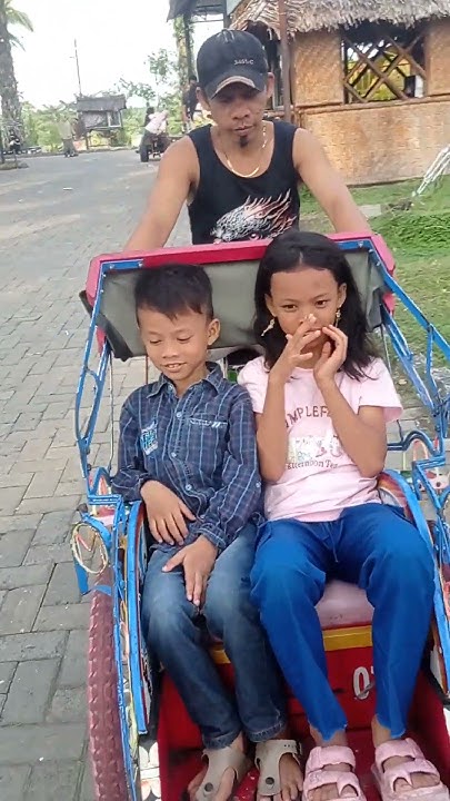 Naik becak - becak an💃 - YouTube