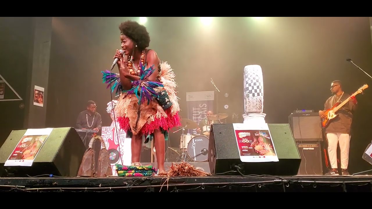 Semengue (SALY NYOLO) - YOLY MOON _IFC de Yaoundé - YouTube