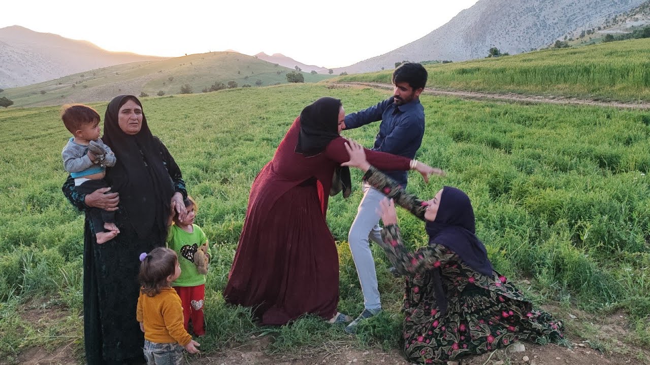"Sultan; Mother trying to comfort Azita and Rana in Al-Hawadeh's house ...
