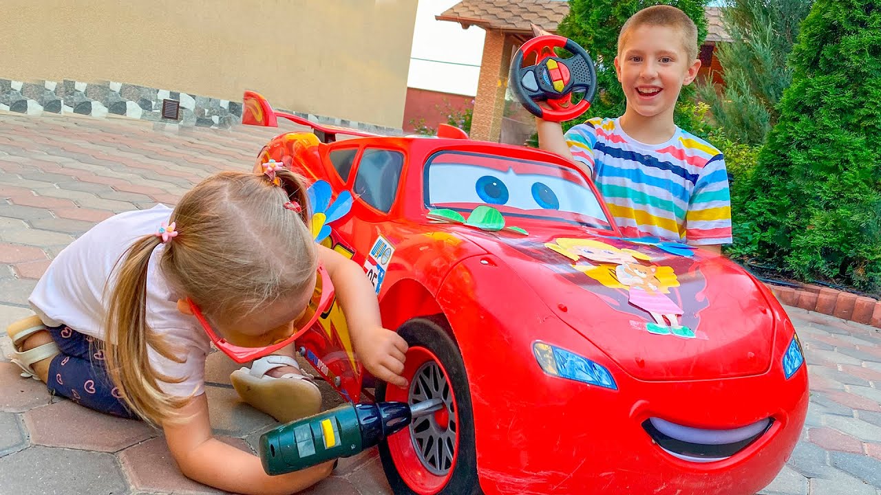 Darius and Damian playing Car Story - Kidscoco Club Toddler Fun Stories ...