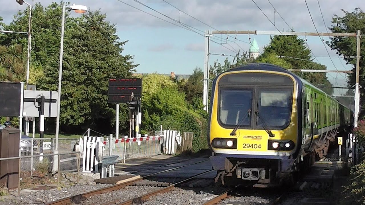 Level Crossing at Merrion Gates - Commuter Train IE 29404 - YouTube