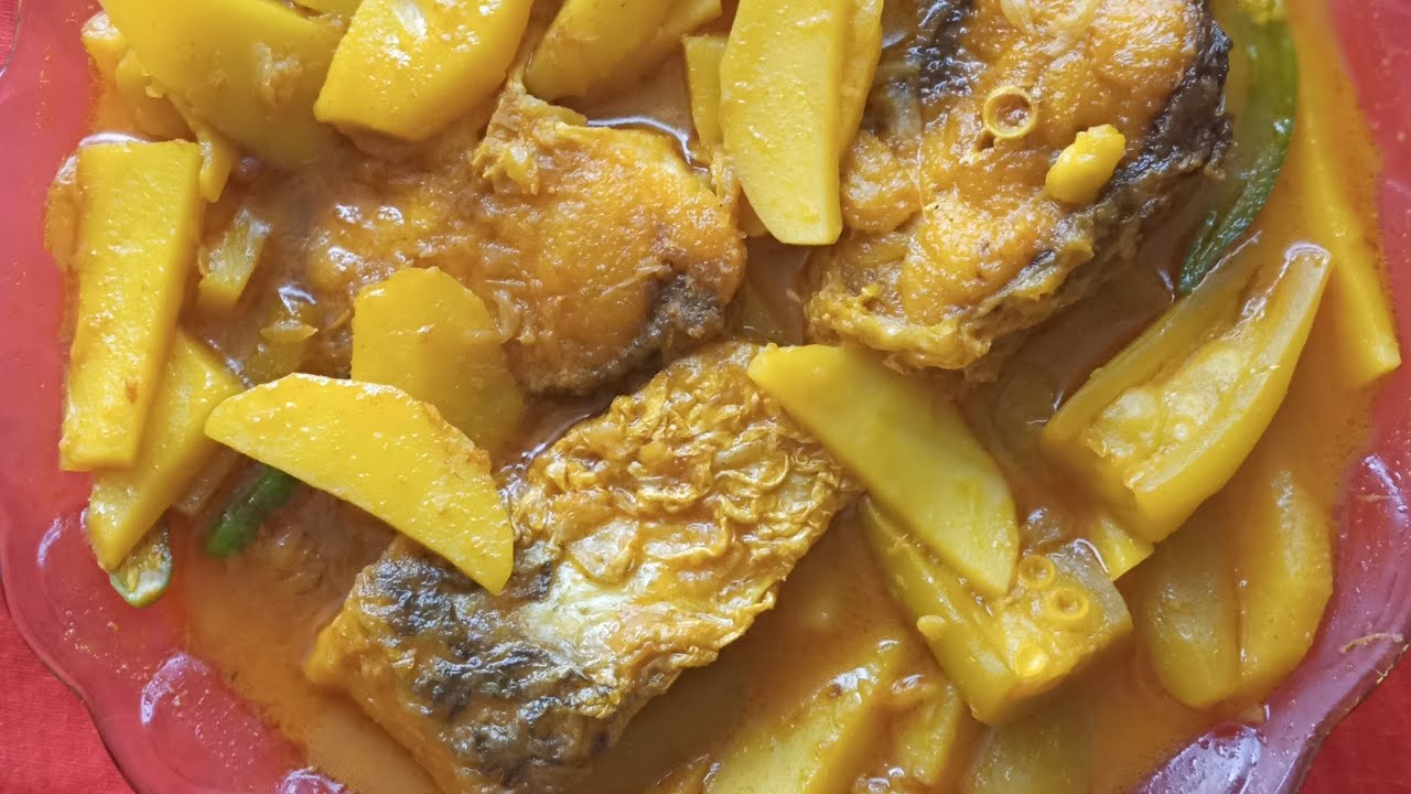 Rui fish curry with Potato and Pointed gourd (পটল আলু দিয়ে রুই মাছের ...