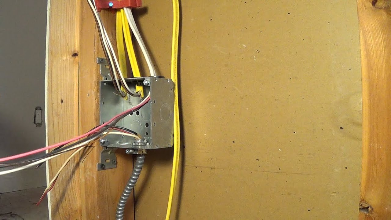 Connection of the junction box with 2 through cables and 2 cables left ...