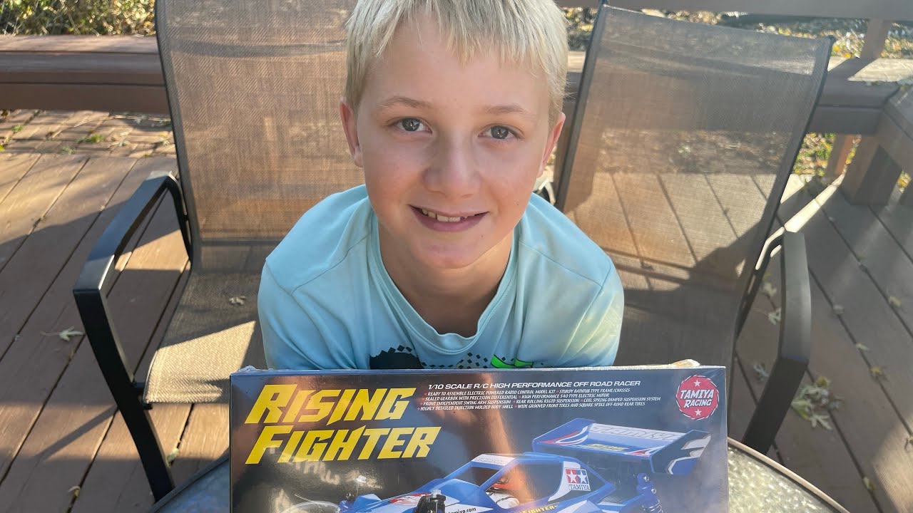 The Grayson Show. Grayson Builds his Rising Fighter pt2 - YouTube