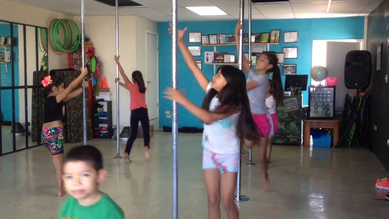POLE KIDS HECTOR FITNESS STATION - YouTube