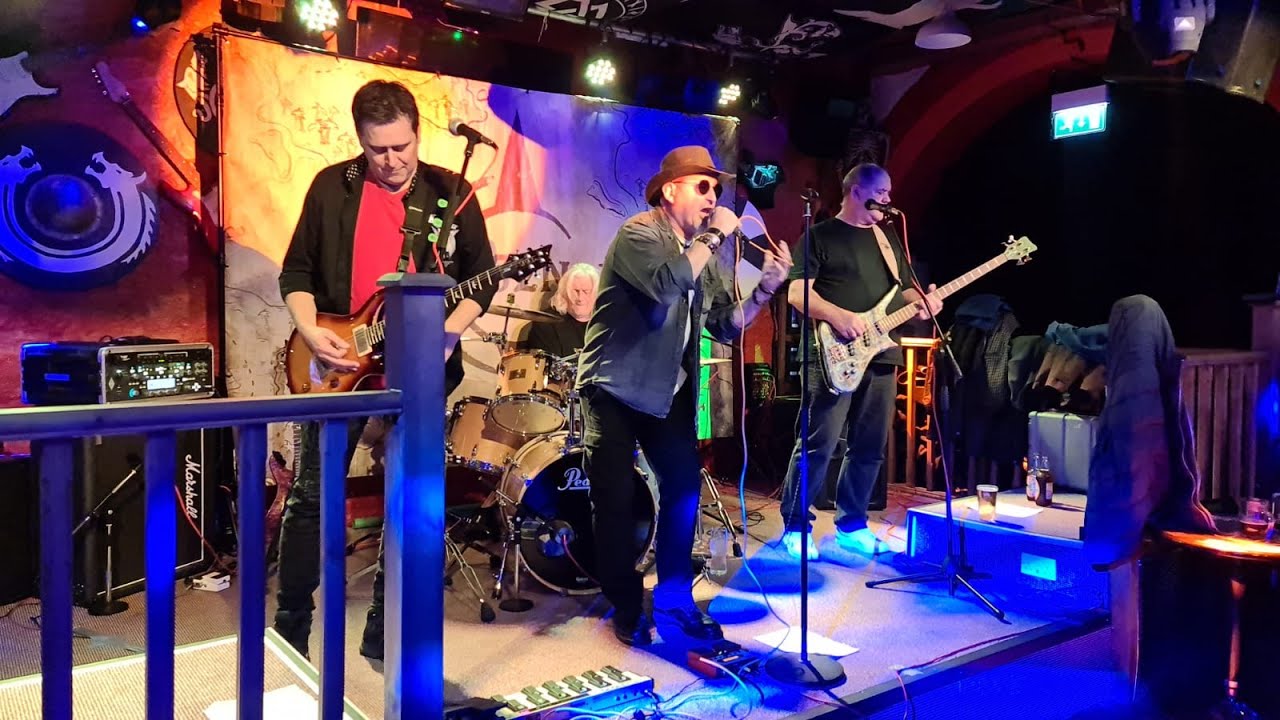 12th November 2021 - The Valkyrie Bar, Evesham with LIVE Band 52 North ...