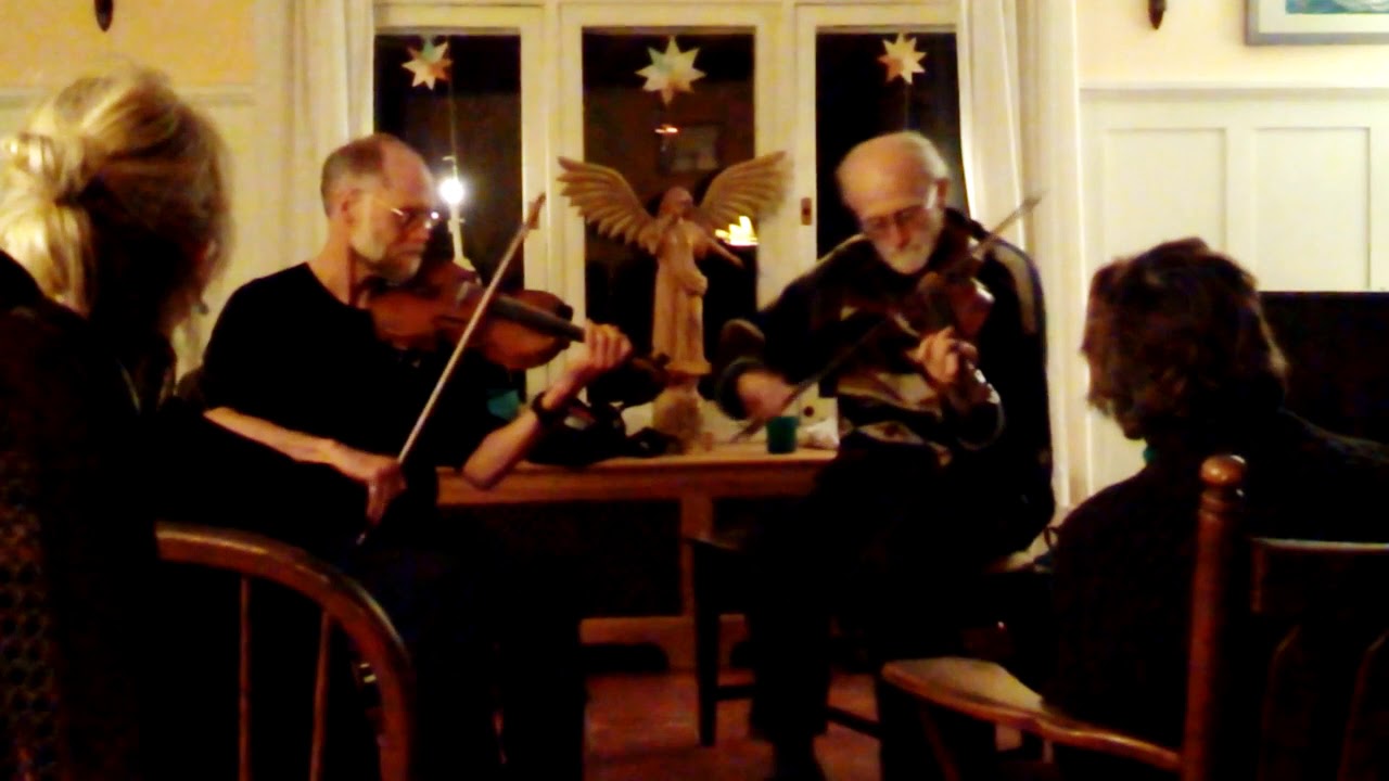 David Kaynor (l) and George Wilson (r) playing at a house concert in ...