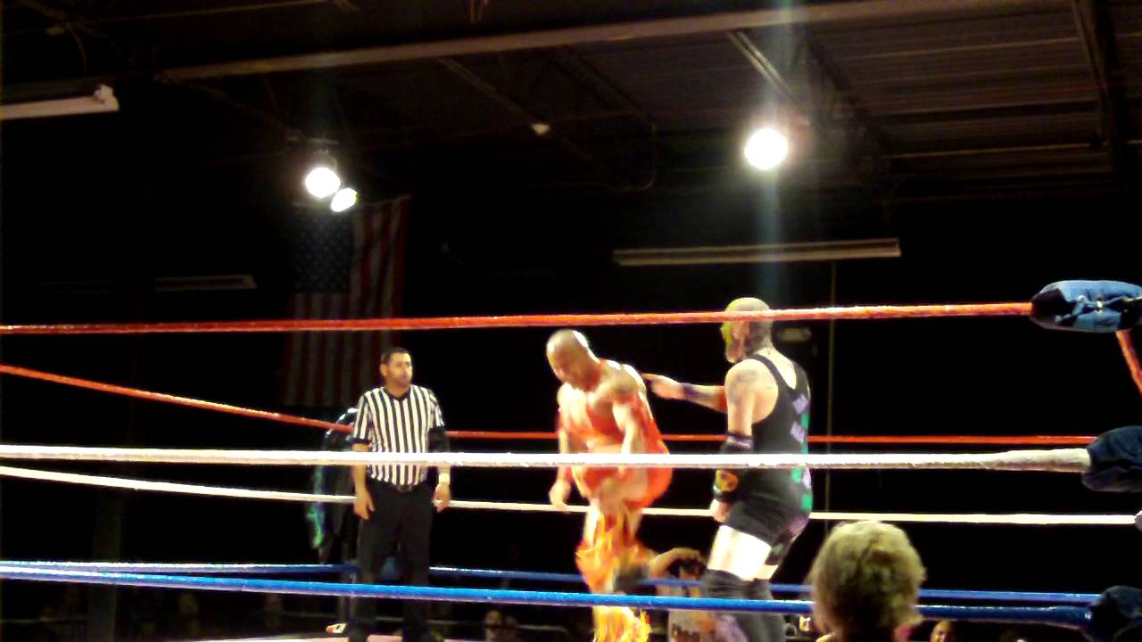 Lenn Oddity w/ Mistress Meow Bonnie Oddity vs. Frankie Flow - YouTube