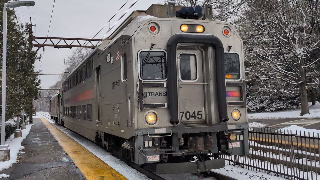 Railfanning NJ Transit at Short Hills 2-12-25: a test train with 4659 ...