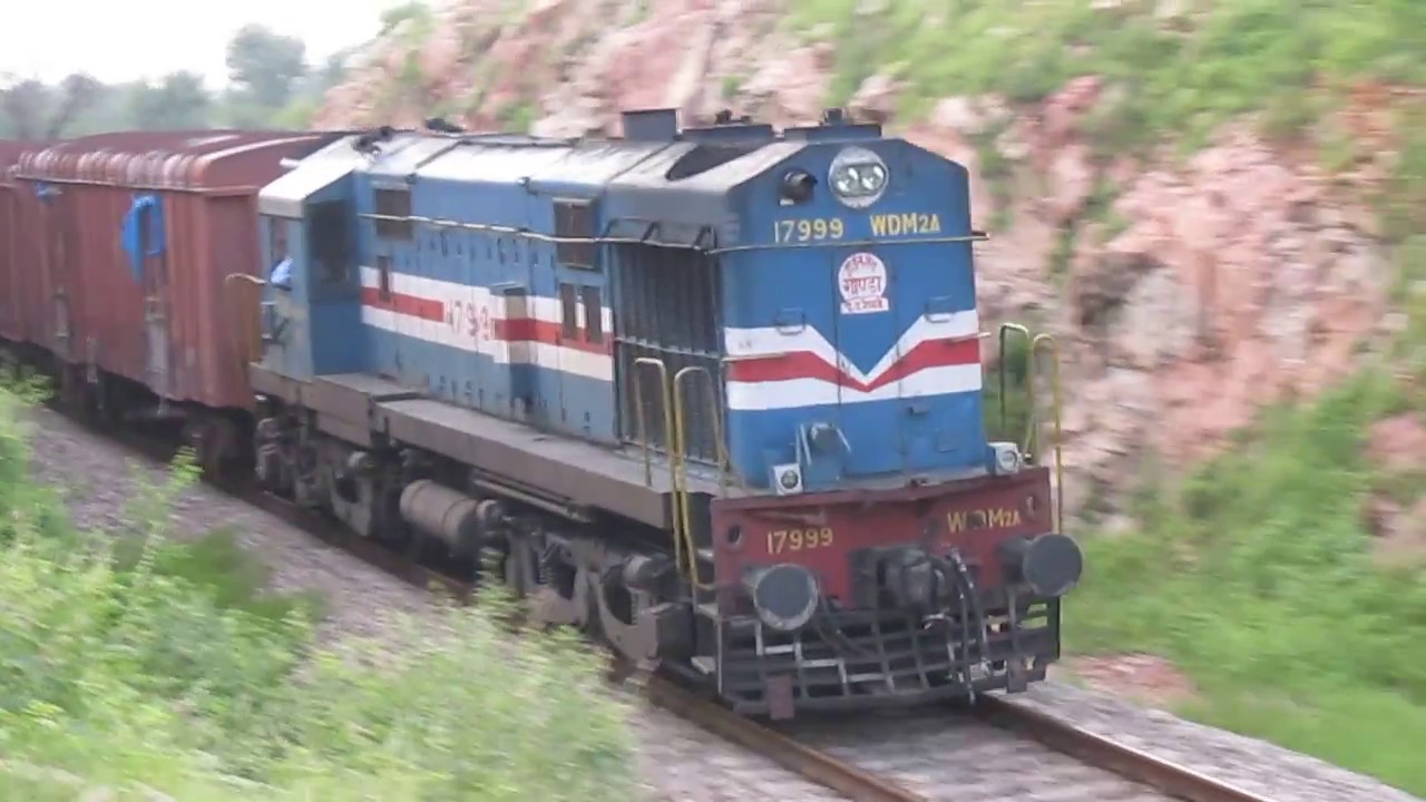 Beautiful GONDA WDM 2A hauling BCNA through Rock cuttings | Asalpur ...