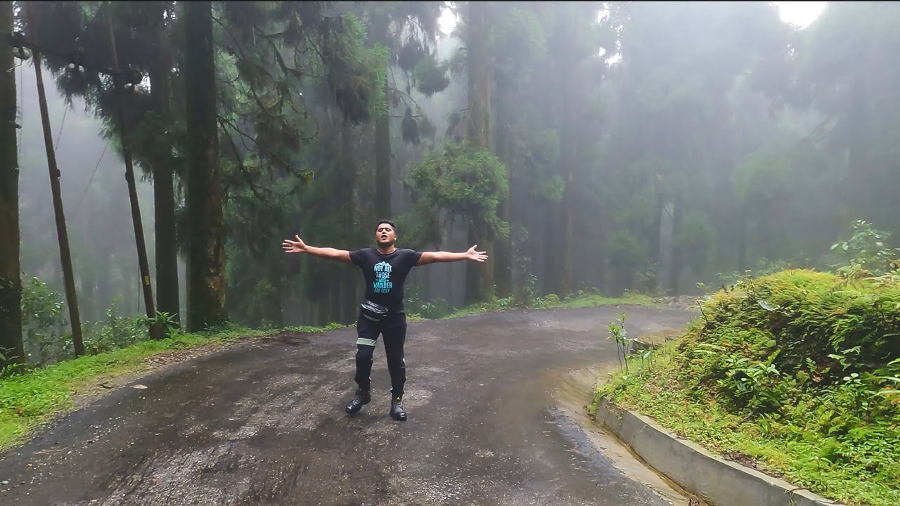 Trekking to Lava from Rishop , eating local food, dancing in the rain ...