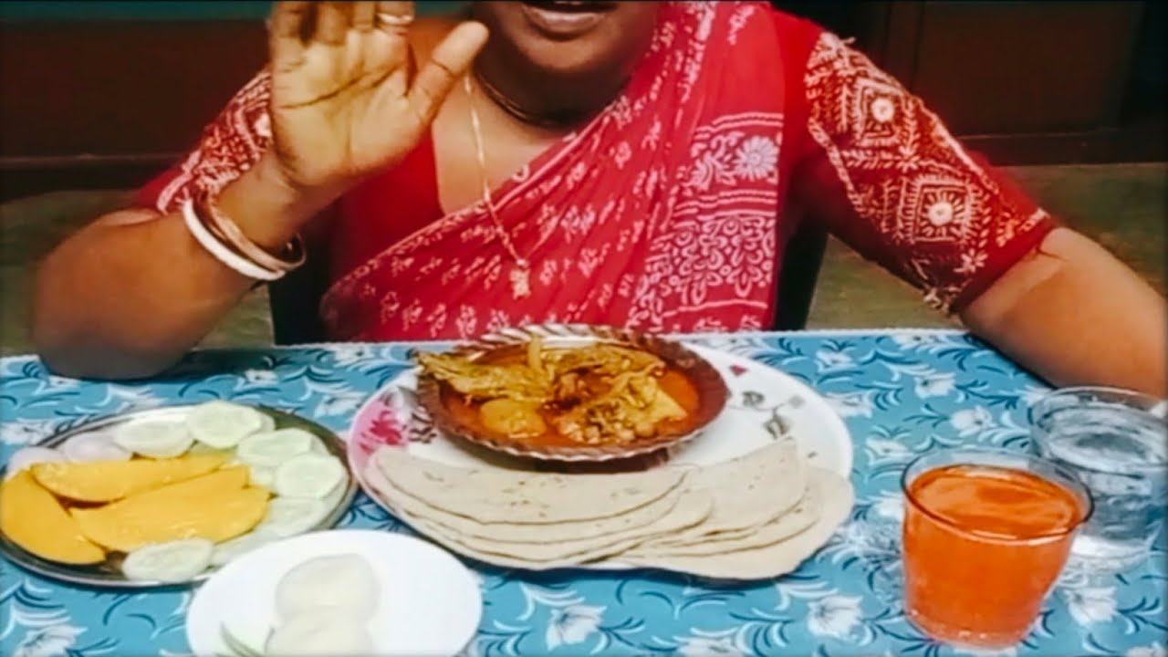 EATING ROTI WITH SPICY CHICKEN CURRY... - YouTube