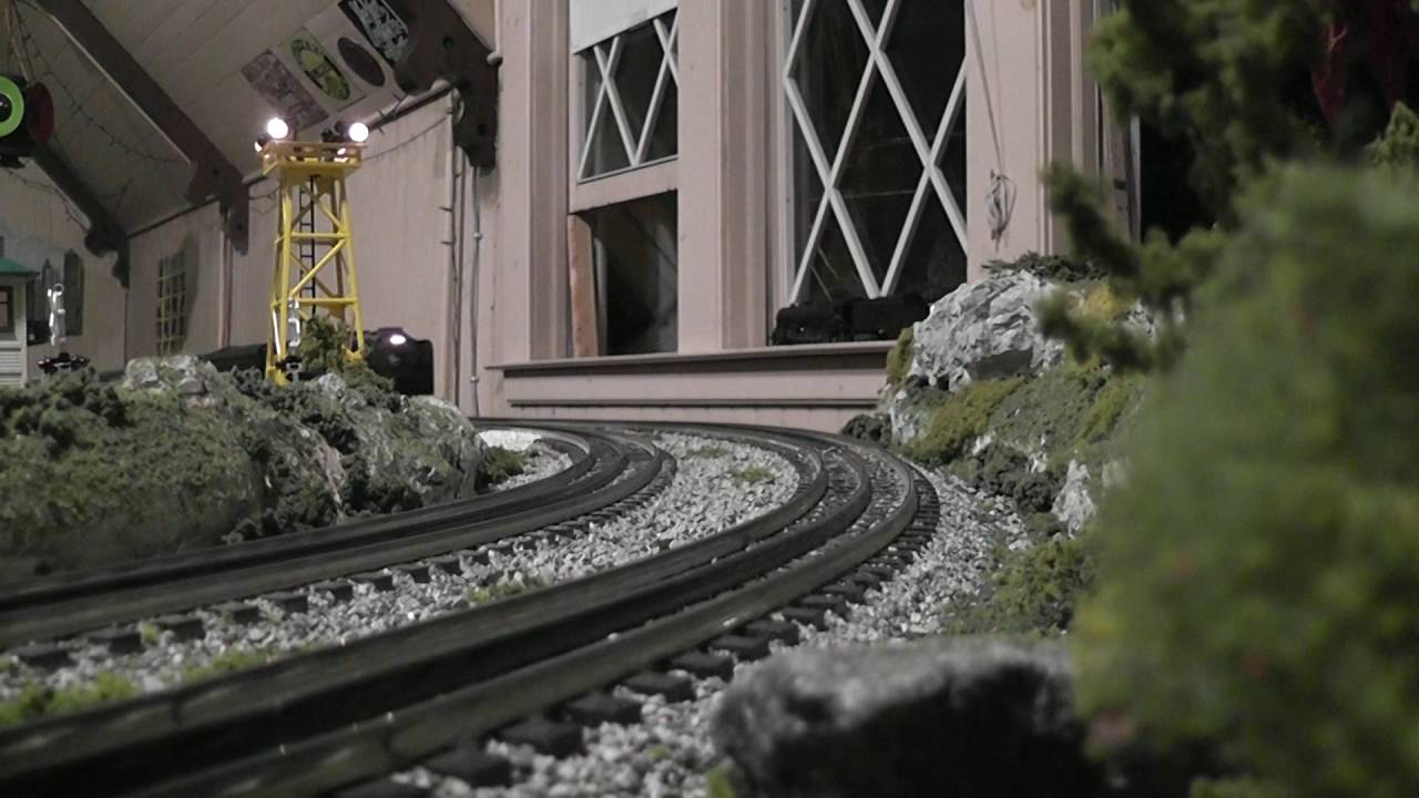 Lionel New York Central Niagara with a Passenger Train in HD - YouTube