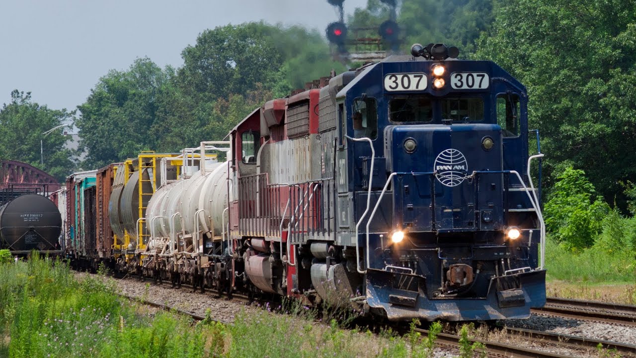 HD Patriotic Colors on Pan Am Railways Train ED495 - YouTube