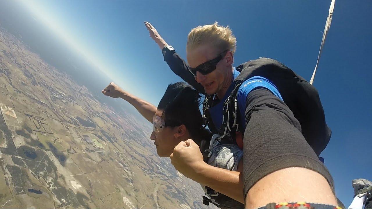 SUPER INGGO " MAKISIG MORALES " GOES SKYDIVING - YouTube