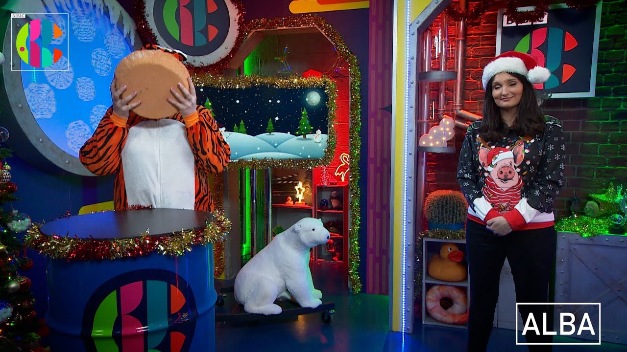 Tiodhlac Nollaig | CBBC ALBA | BBC ALBA - YouTube