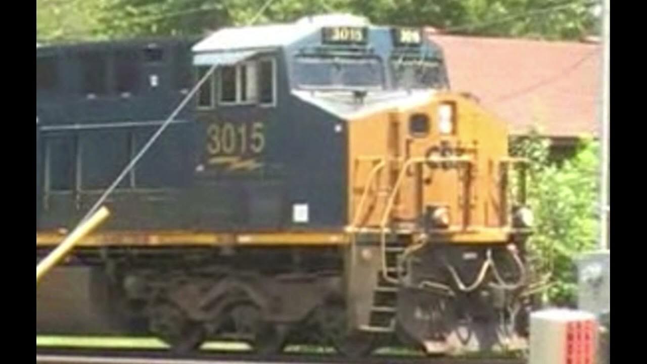 CSX 3015's K5HL horn SFX - YouTube