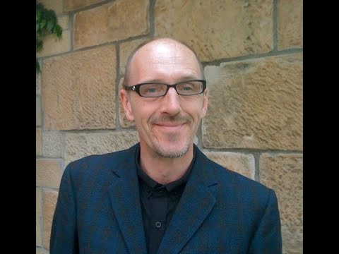 Bruce Morton and Parrot sing. - YouTube