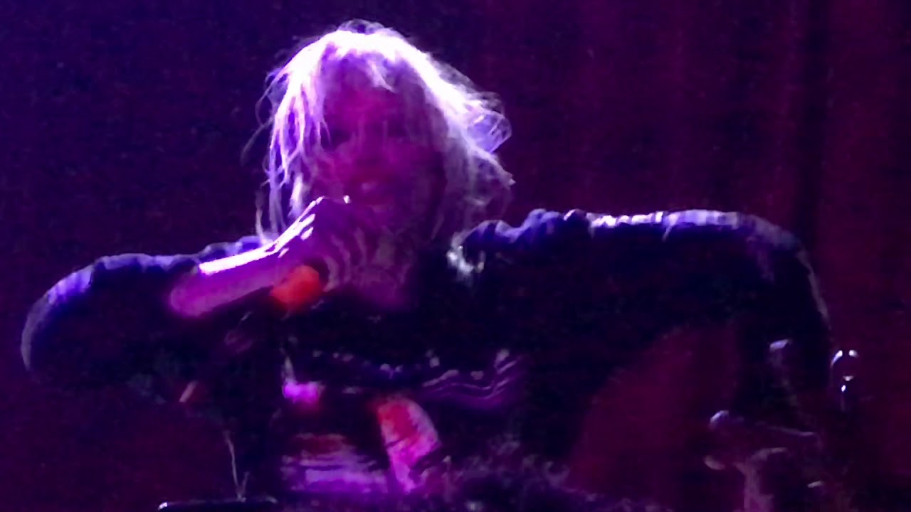 Alice Glass - Alice Practice - Live Oct.15, 2017 - YouTube