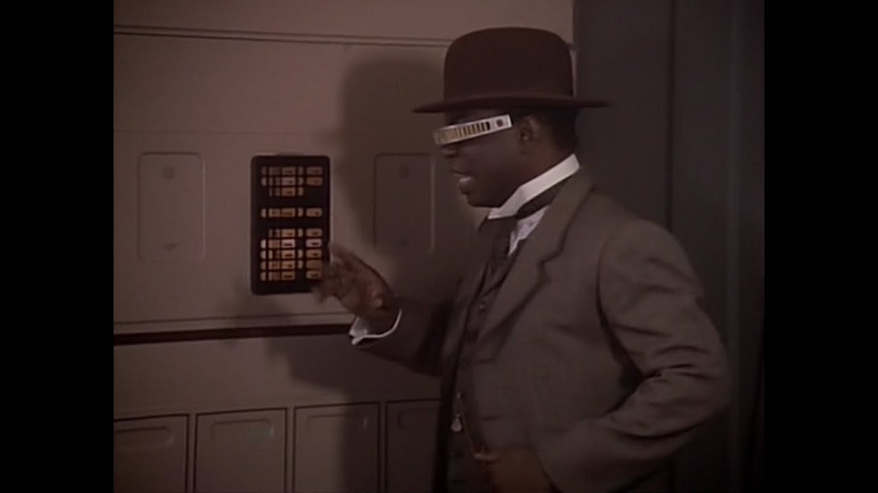 Star Trek TNG s02e03 Elementary, Dear Data - YouTube