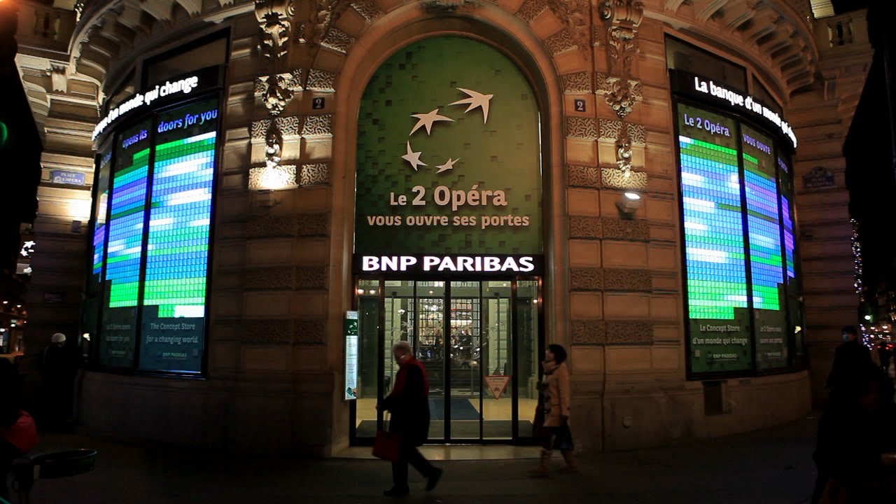 BNP Paribas / Vitrine du Concept Store Opéra - YouTube