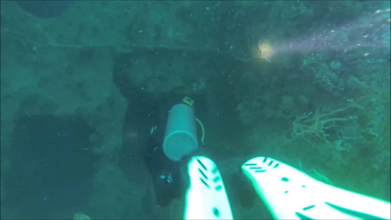 Wreck Diving - "Irako" Japanese Navy - Coron / Philippines - YouTube