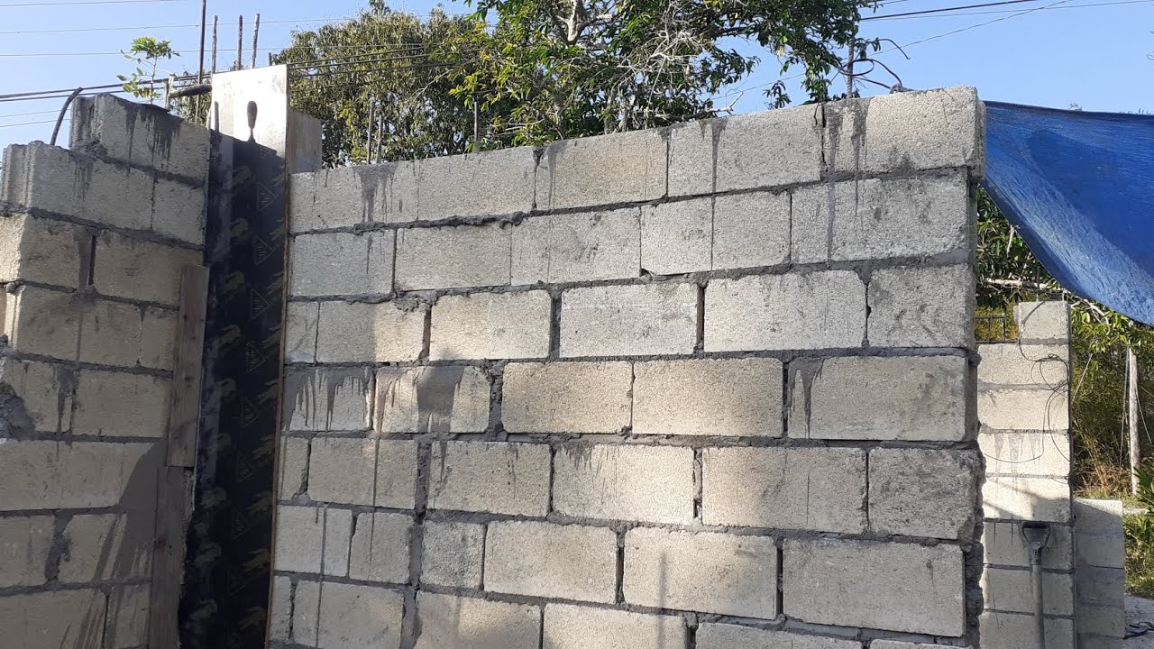 Homestead House Construction | Building Concrete Block Walls | Day 17 ...