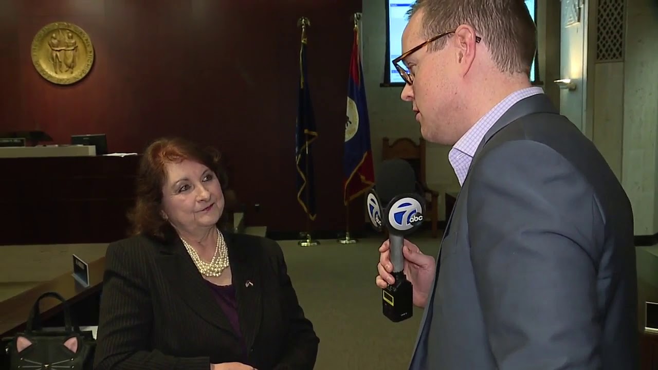 Wayne County commissioners vote down cameras at meetings - YouTube