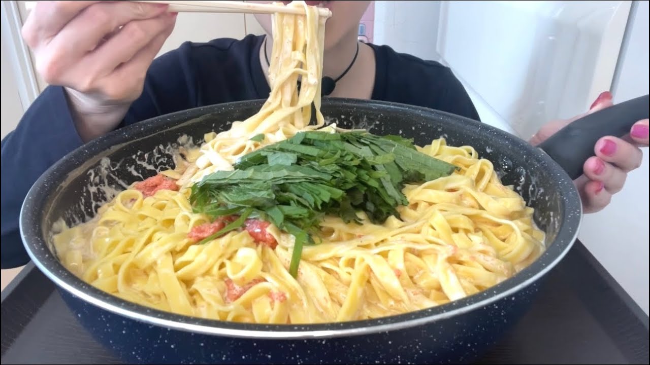 【ASMR 咀嚼音】明太子クリームフェットチーネ！Pasta with spicy cod roe cream！명란자 크림파스타 ...