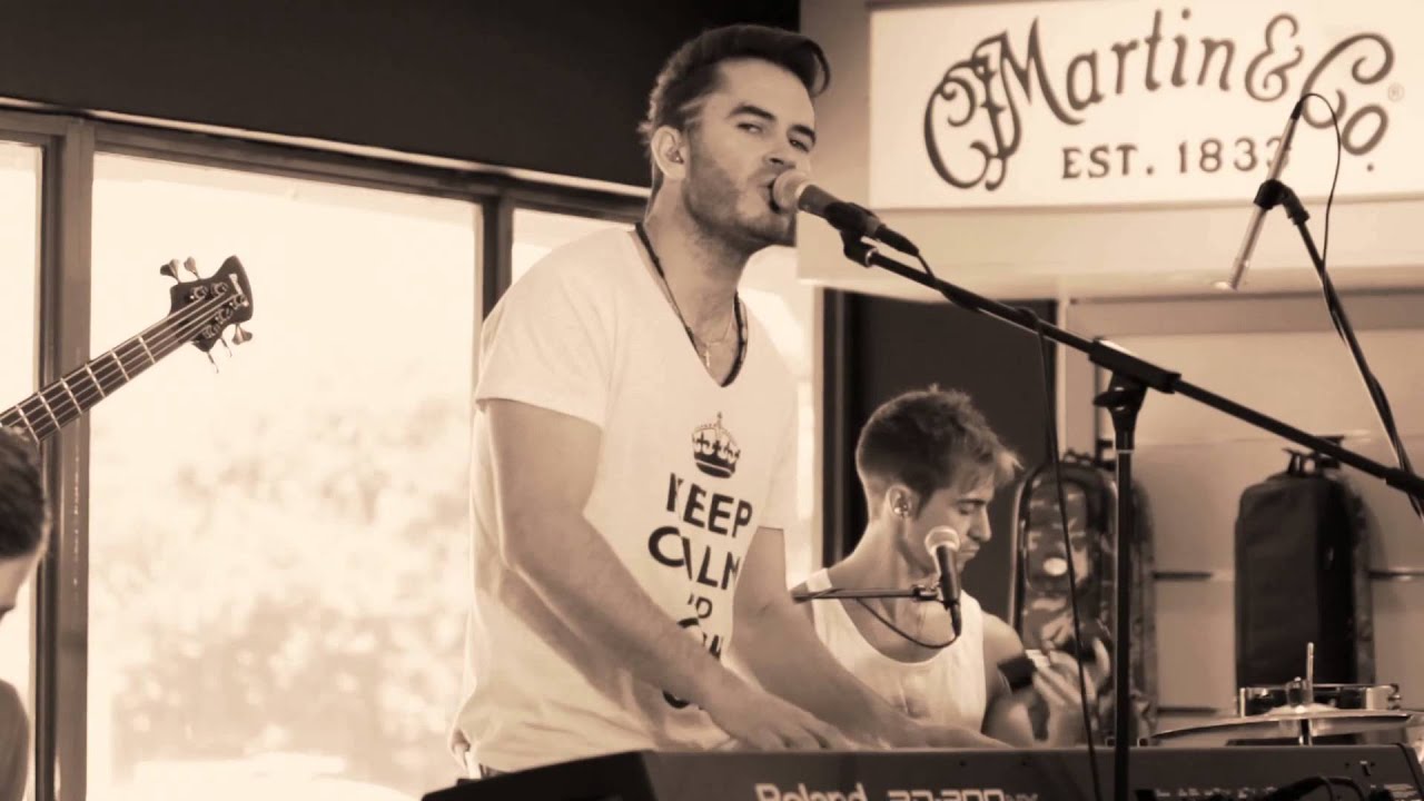 Daniel Baron - Different Feeling (Live At Toms) - YouTube