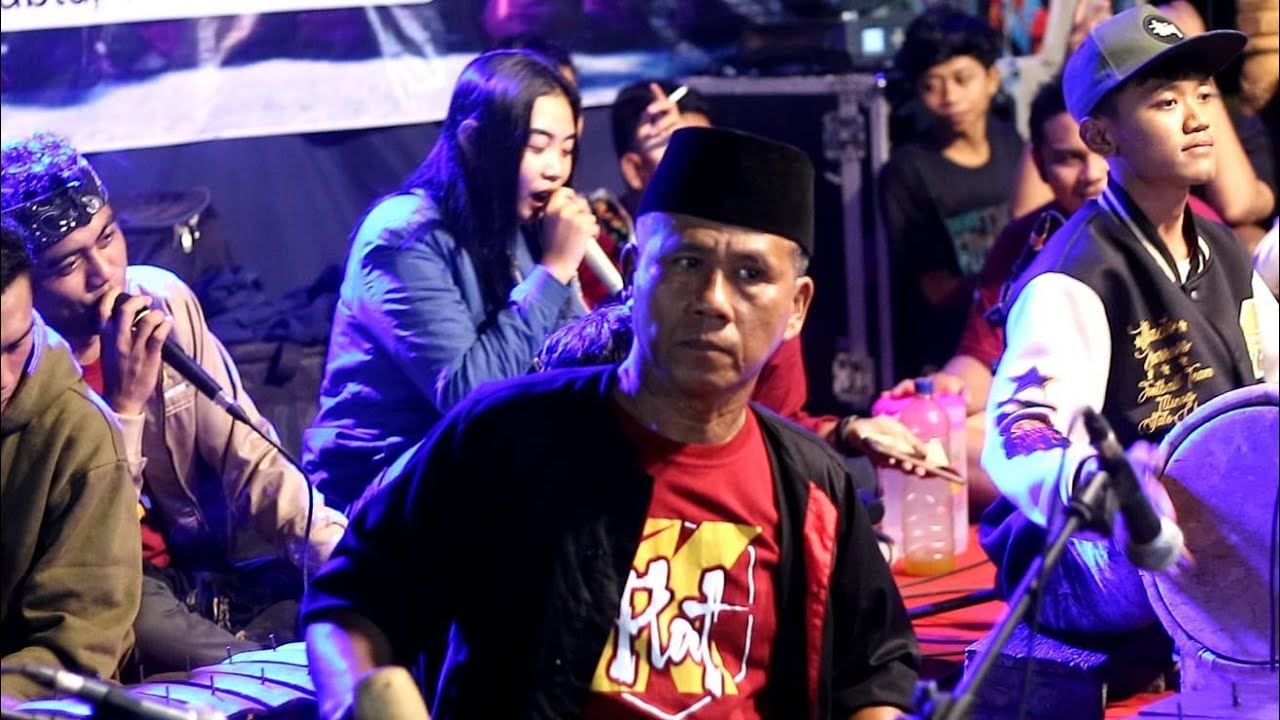 GEA AYU IRINGI SOLAH BARONGAN JARANAN NOGO PERTOLO - YouTube
