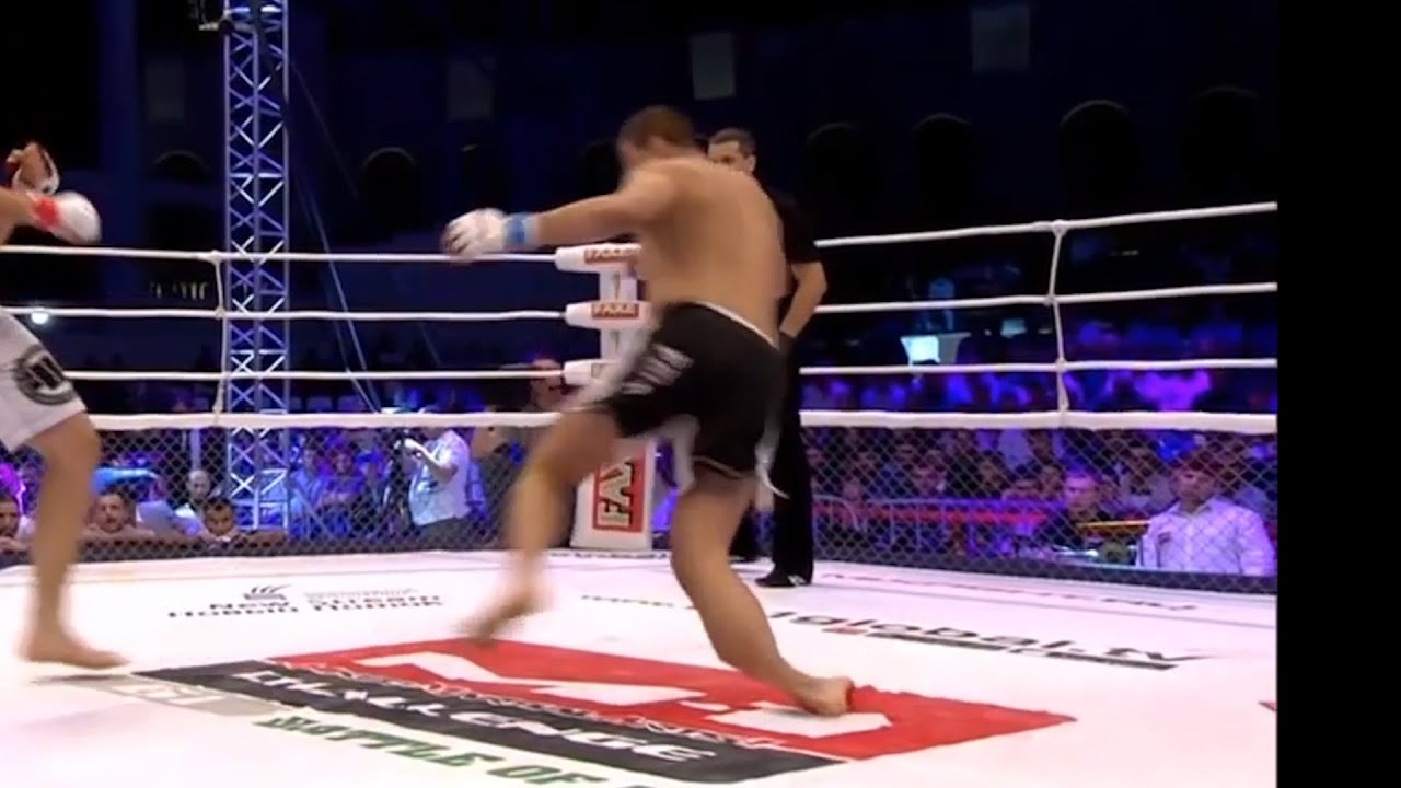 MMA fighter suffers ugly broken leg in fight - YouTube