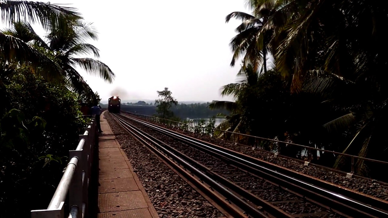 16338 Ernakulam Okha express Entering Honnavar tunnel - YouTube