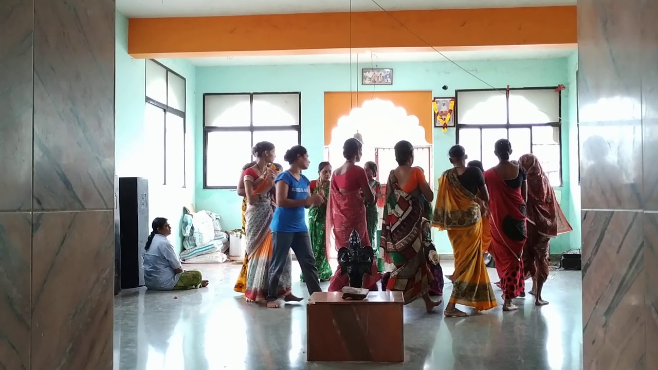 Loyare Wadi harshi gori Gori khel - YouTube