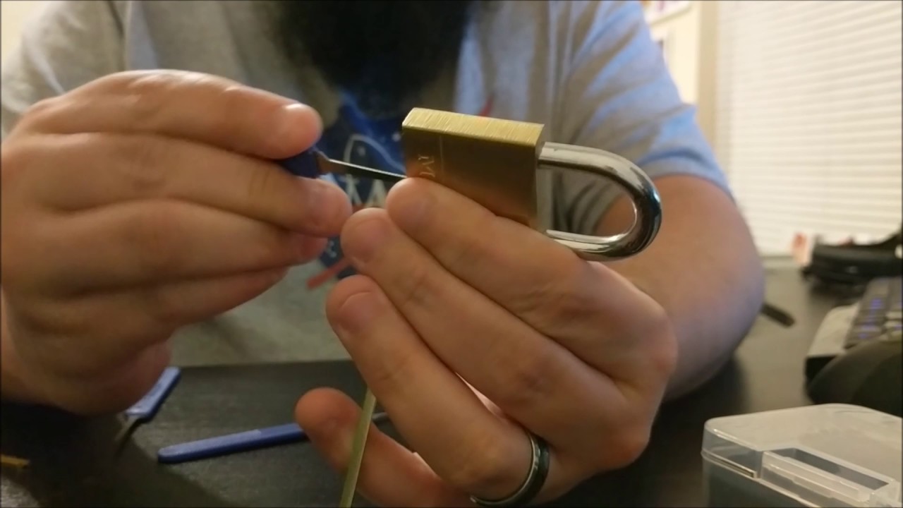 Master Lock 140 - YouTube