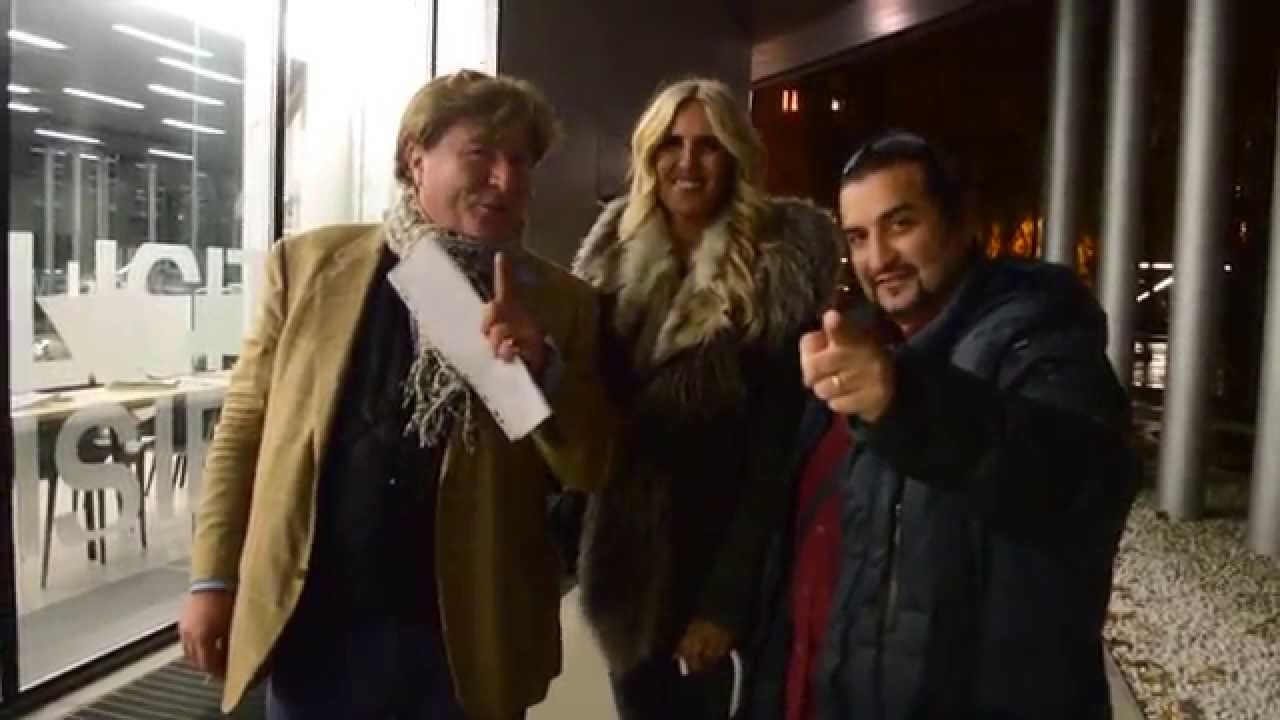 Tiziana Rocca e Bruno Bevilacqua dal Maxxi salutano il Web con il Salutatore dei Vip - YouTube