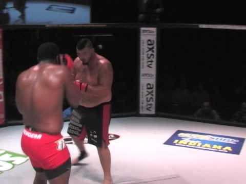 Edward Castillo vs Leviticus Roberson - YouTube