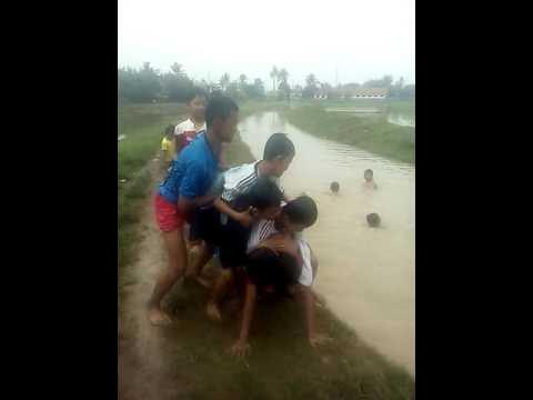 Video lucu Bokep (Bocah Kepluk) ketika berenang !!! - YouTube