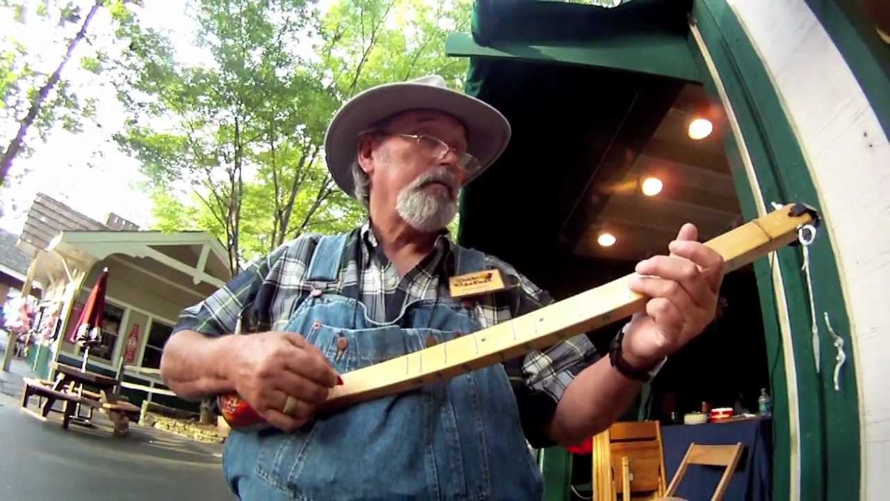 Guy Plays Banjo Canjo Made Out of a Can at Dollywood. GoPro HD ...