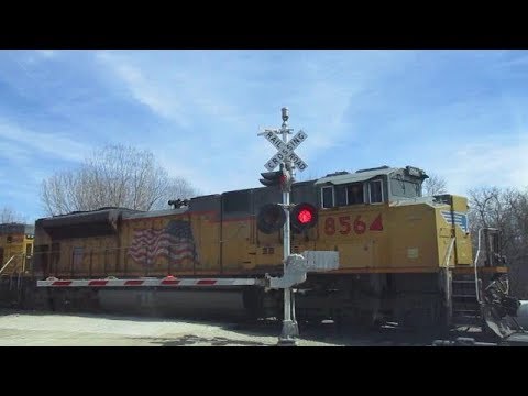 UP 8564 South MSSNP Awesome EMD Sound & Horns (4-16-2019) - YouTube